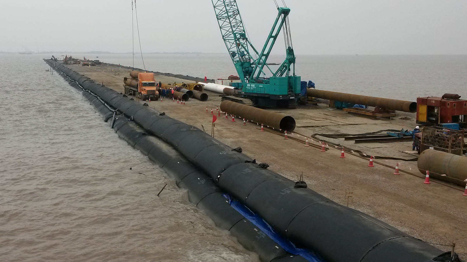 Lach Huyen Bridge work platforms - Geosynthetics Magazine