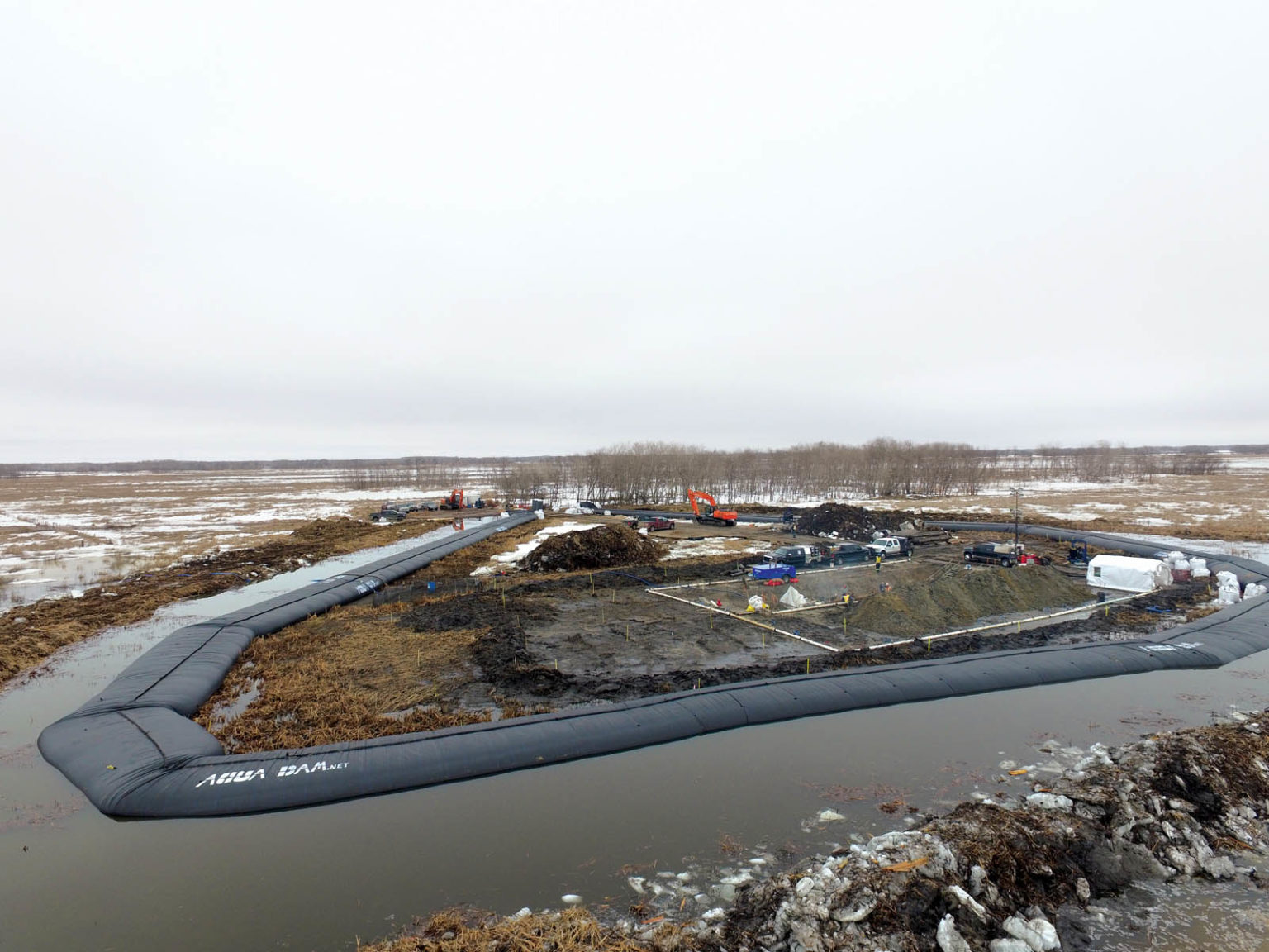 Geosynthetic portable cofferdams for civil construction applications ...