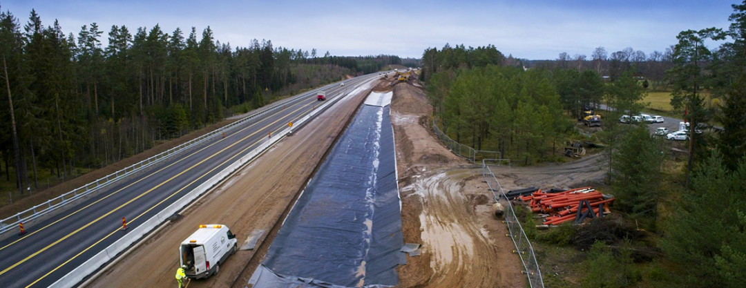 Protecting groundwater with geomembranes in Swedish highway expansion ...
