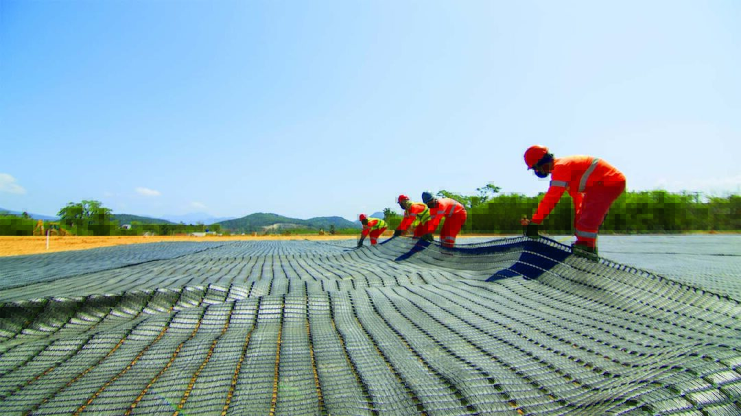 Embankment reinforcement using 1750 kN/m strength geogrids ...